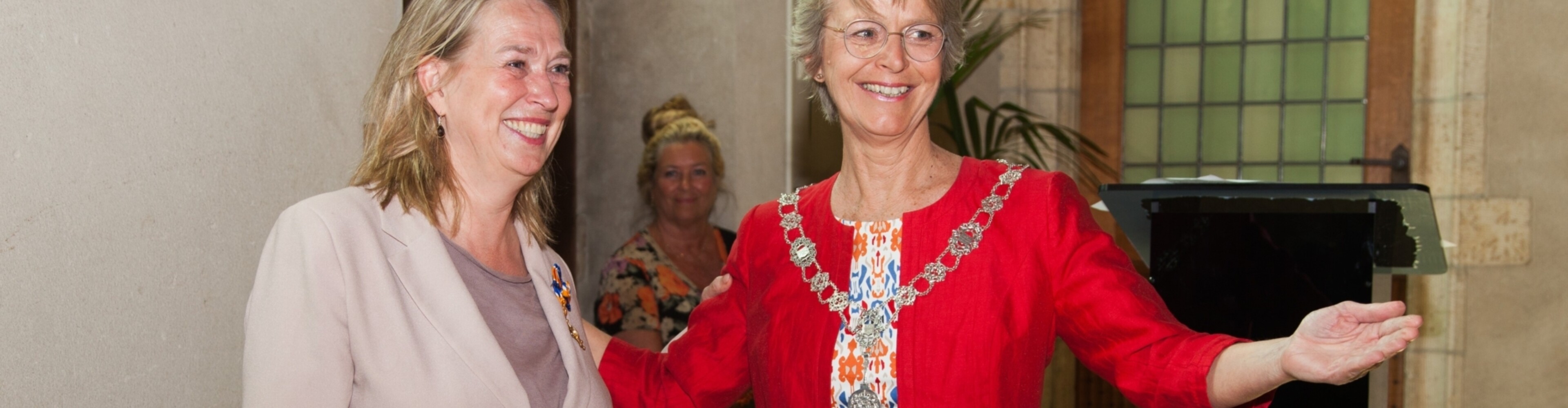Barbara Oomen benoemd tot Officier in de Orde van Oranje-Nassau | HZ ...